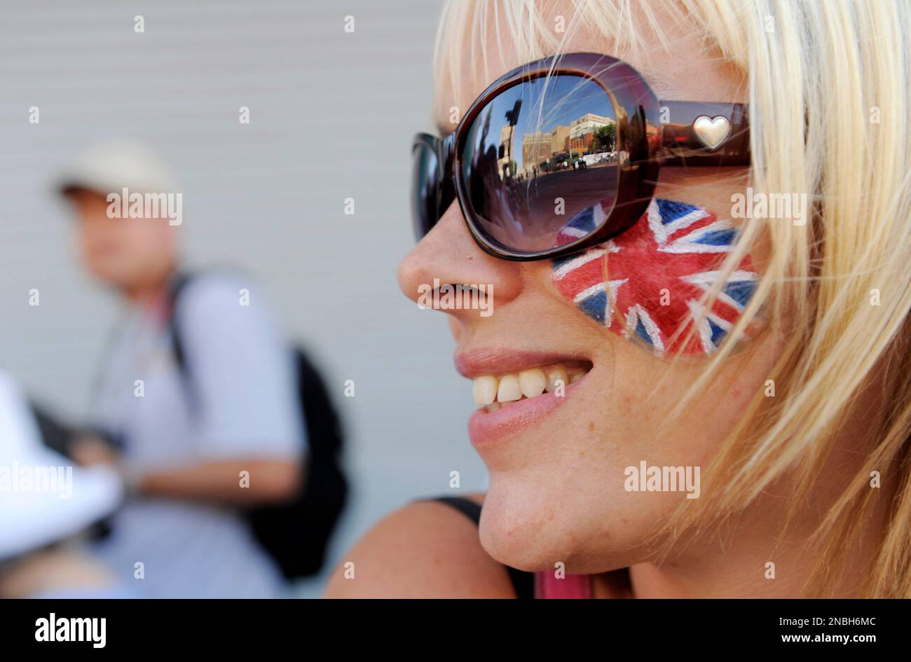 Layla Bright of Los Angeles waits for the arrival of Prince William and ...