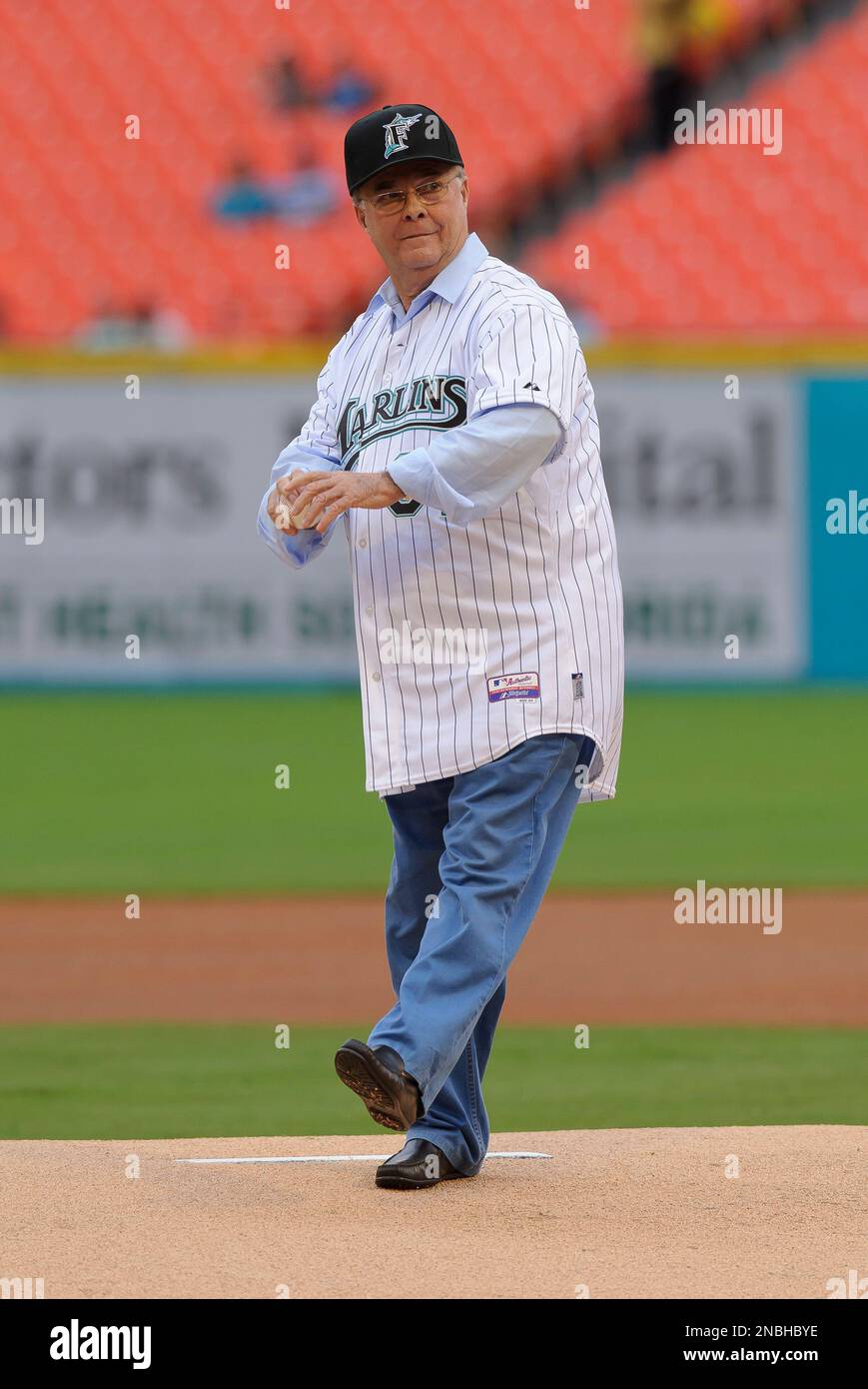 Hipolito Mejia, former president of the Dominican Republic, throws out ...