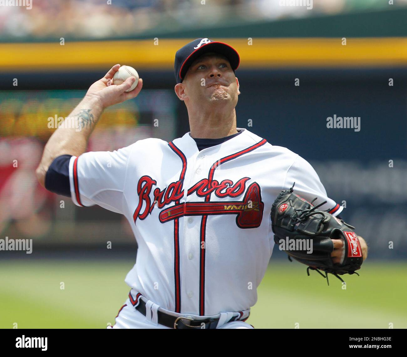 Atlanta Braves starting pitcher Tim Hudson throws during the first ...