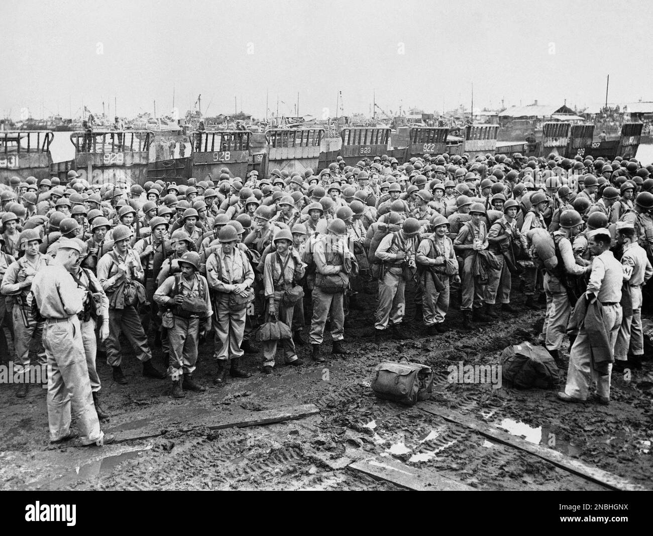 Some of the 4,200 U.S. troops that arrived in Manila, Philippines on ...