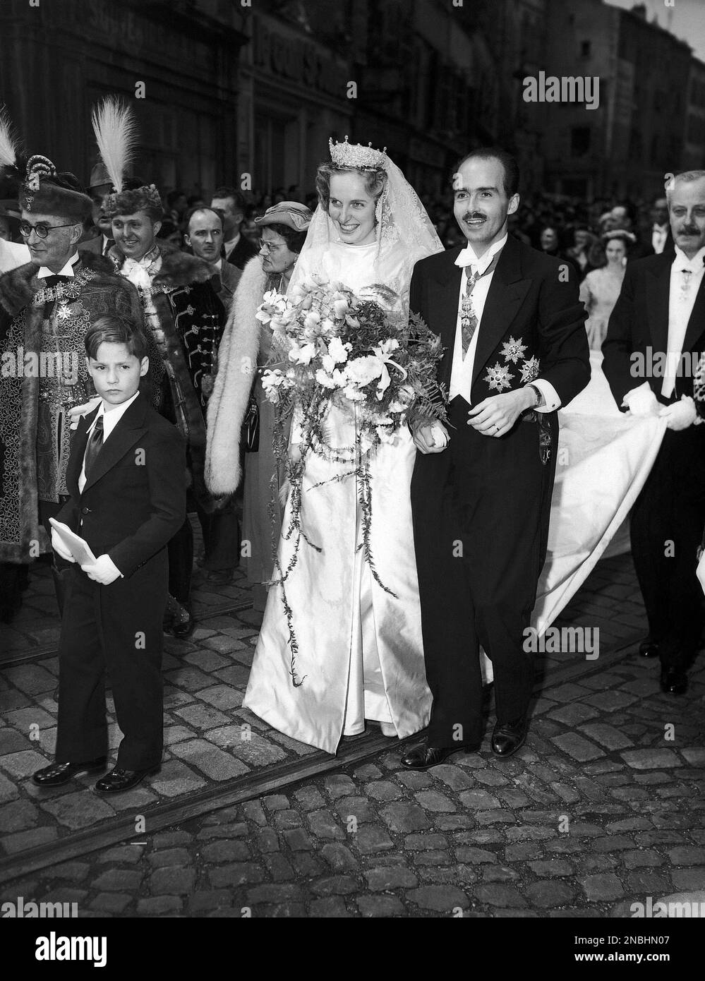 Archduke Otto von Habsburg and his bride, Princess Regina of Saxe ...