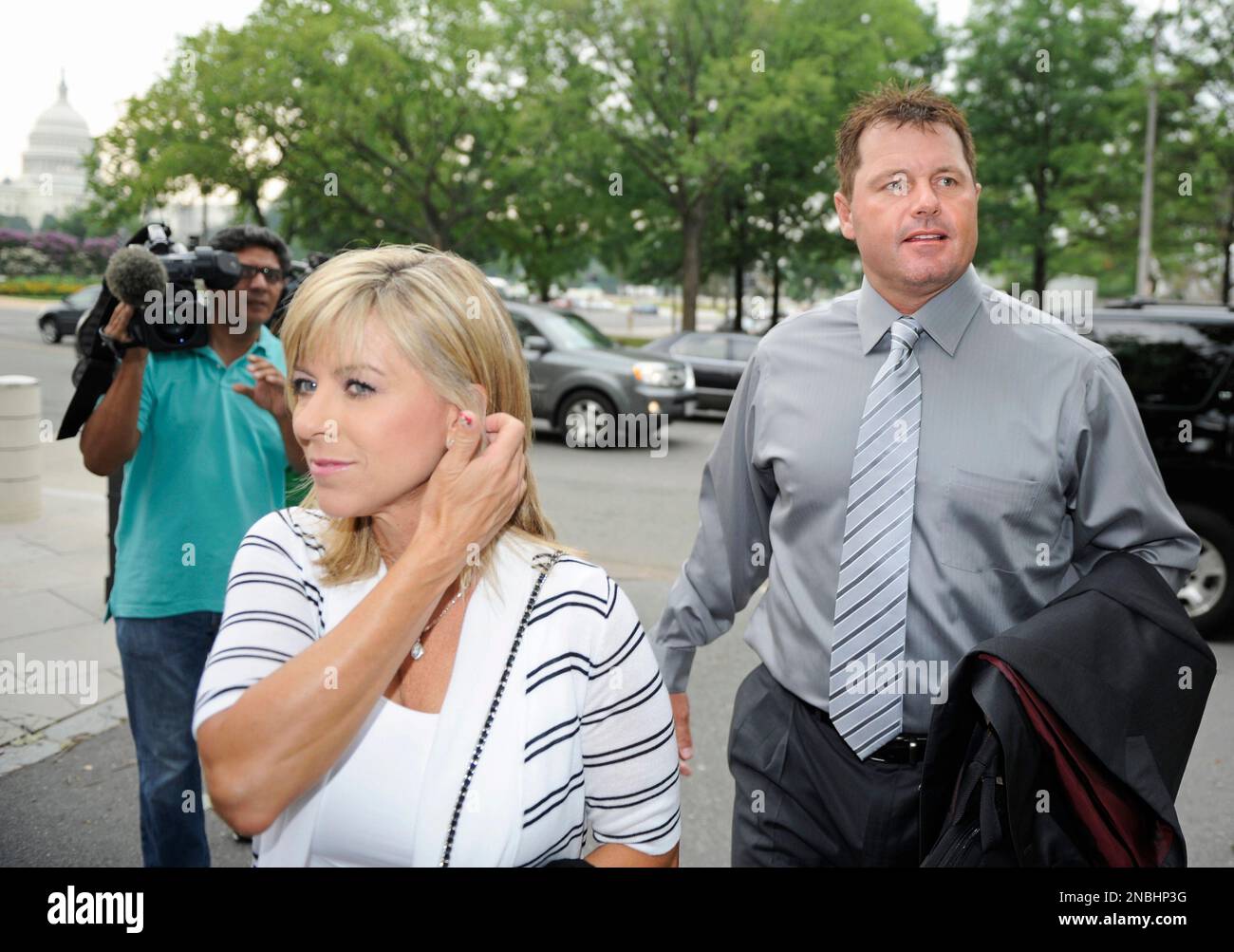 With the Capitol in the background, former Major League Baseball ...