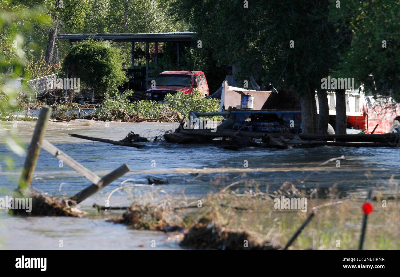 The flooded and oil contaminated home of Robert Castleberry along side ...