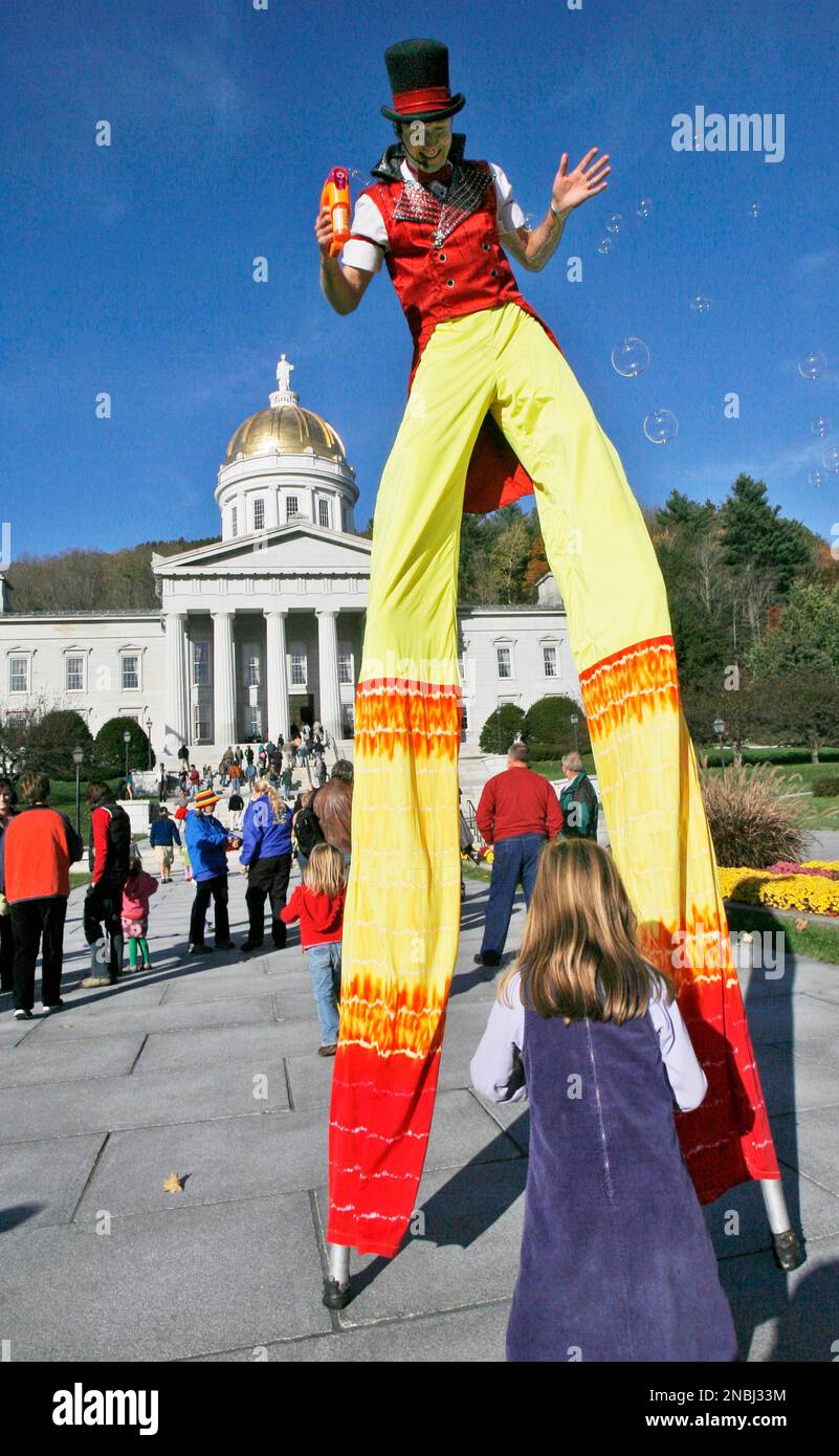 FILE - In this Oct. 17, 2008 file photo, Circus Smirkus ringmaster Troy ...