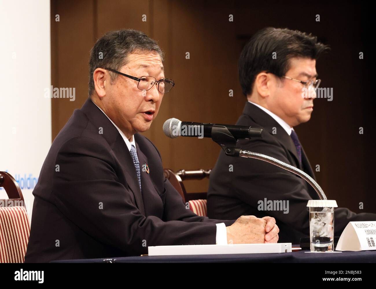 Tokyo, Japan. 14th Feb, 2023. Seibu Holdings president Takashi Goto (L) announces Ryuichiro ...