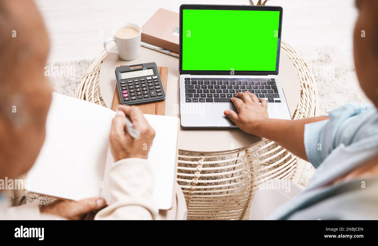 Laptop green screen accounting hi-res stock photography and images - Alamy