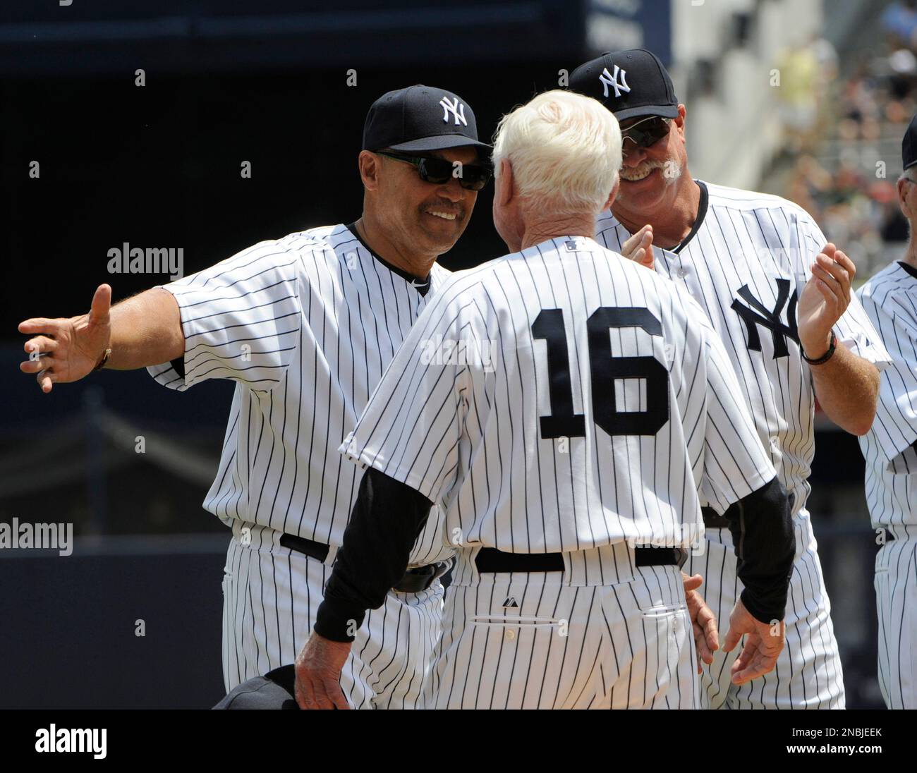 Former New York Yankees right fielder Reggie Jackson, left, and Rich ...