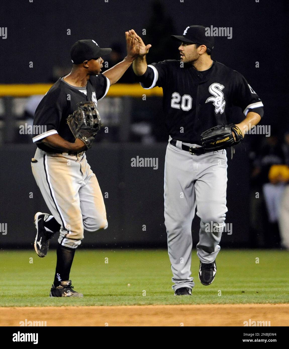 Chicago White Sox right fielder Carlos Quentin (20) and left fielder ...