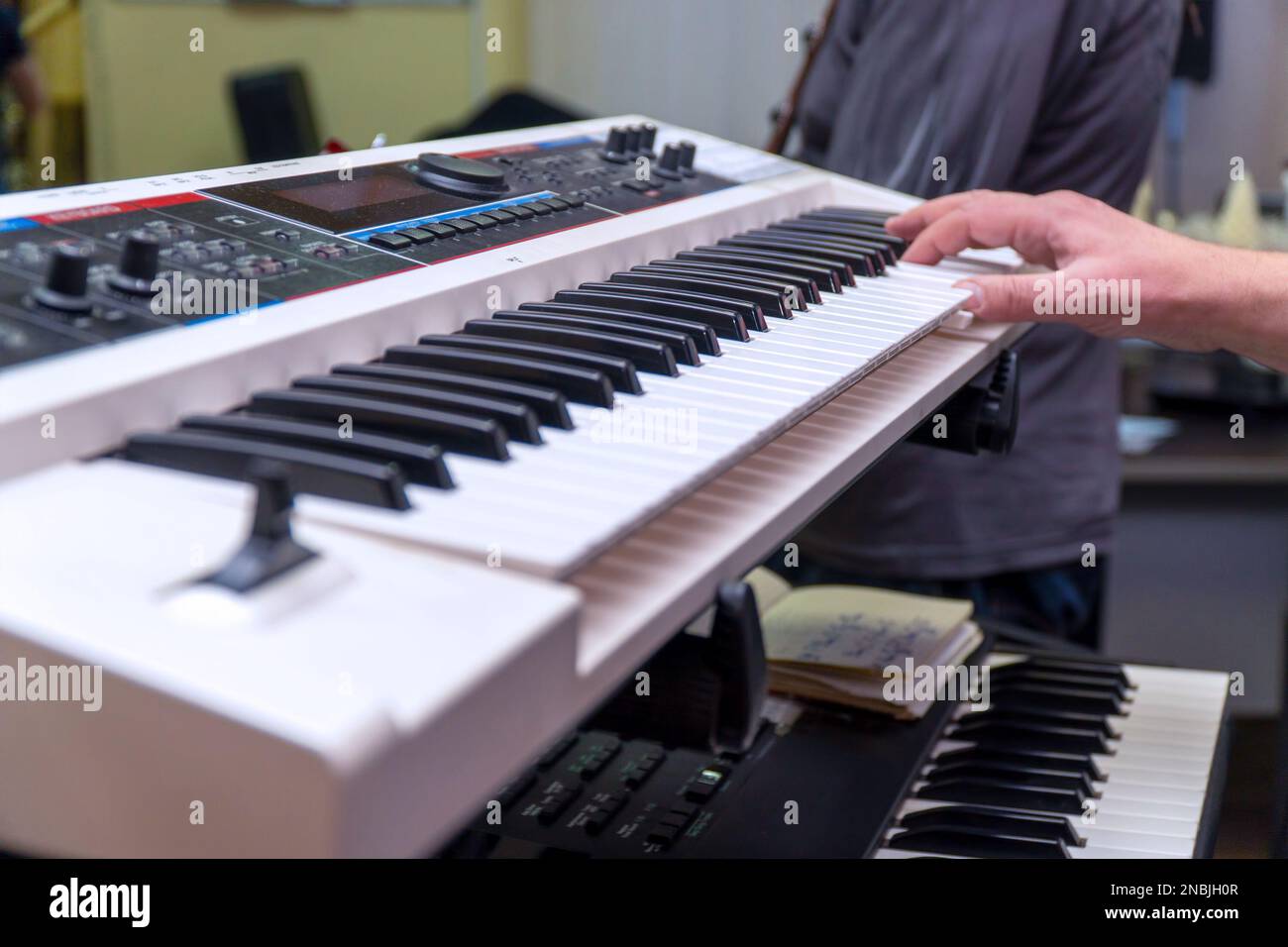Piano keyboardist hi-res stock photography and images - Alamy
