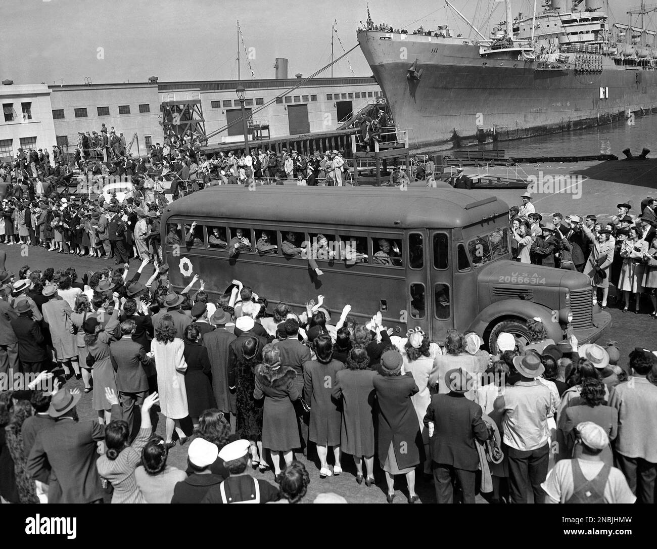 Cheering San Franciscans lined the roadside as a busload of heroes from ...