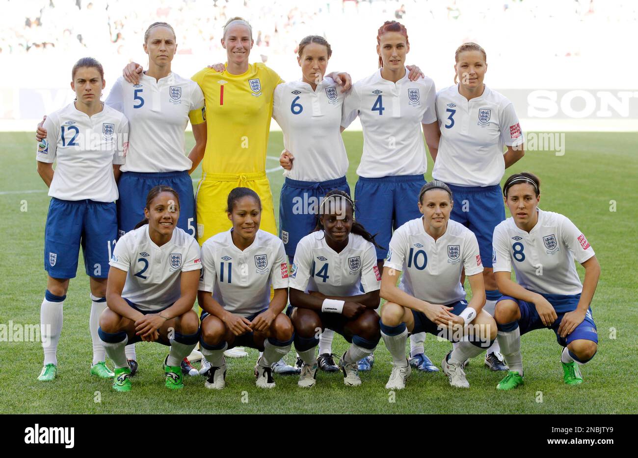 England's Karen Carney, Faye White, goalkeeper Karen Bardsley, Casey ...