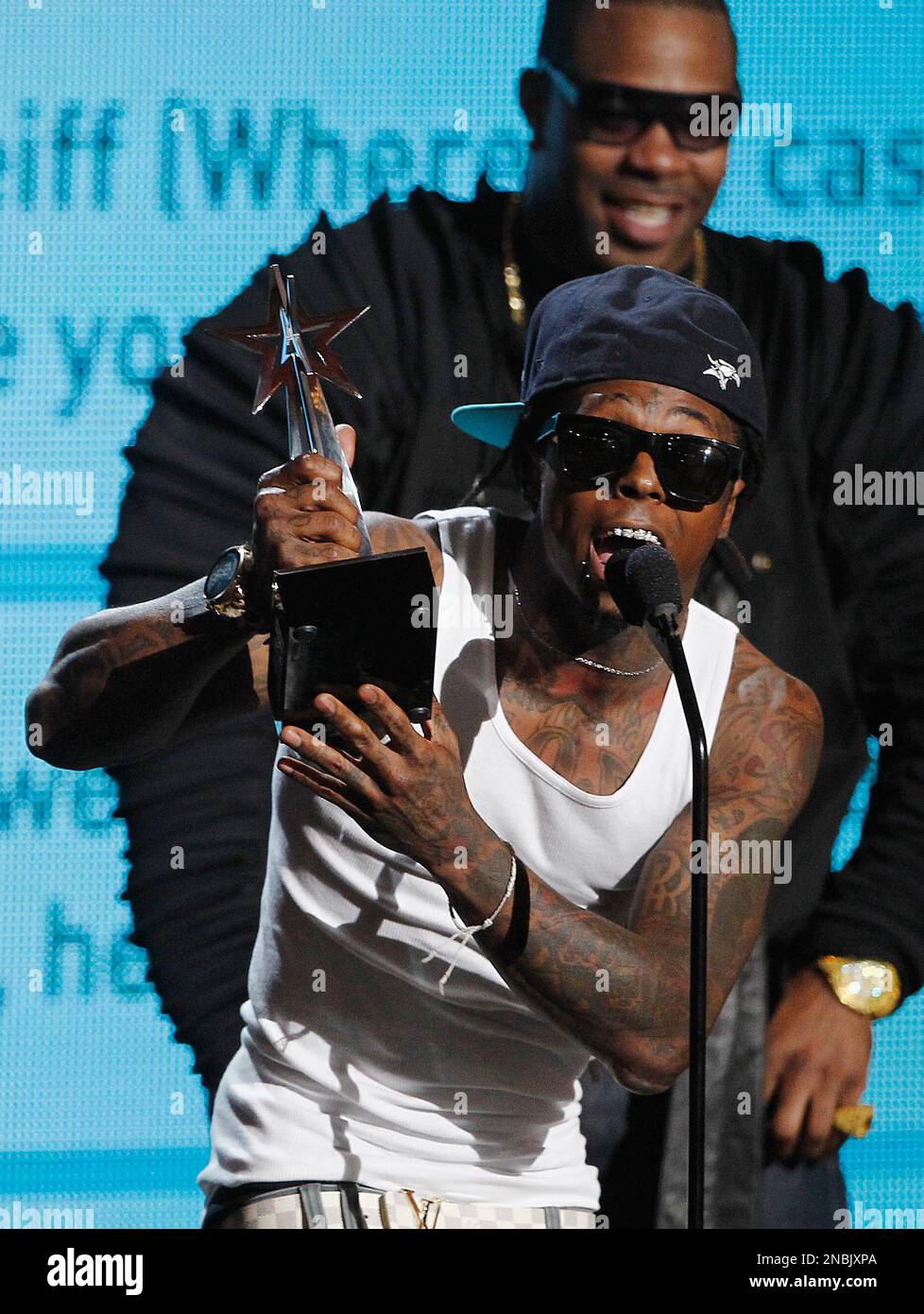 Lil Wayne accepts the award for best collaboration for "Look at Me Now ...