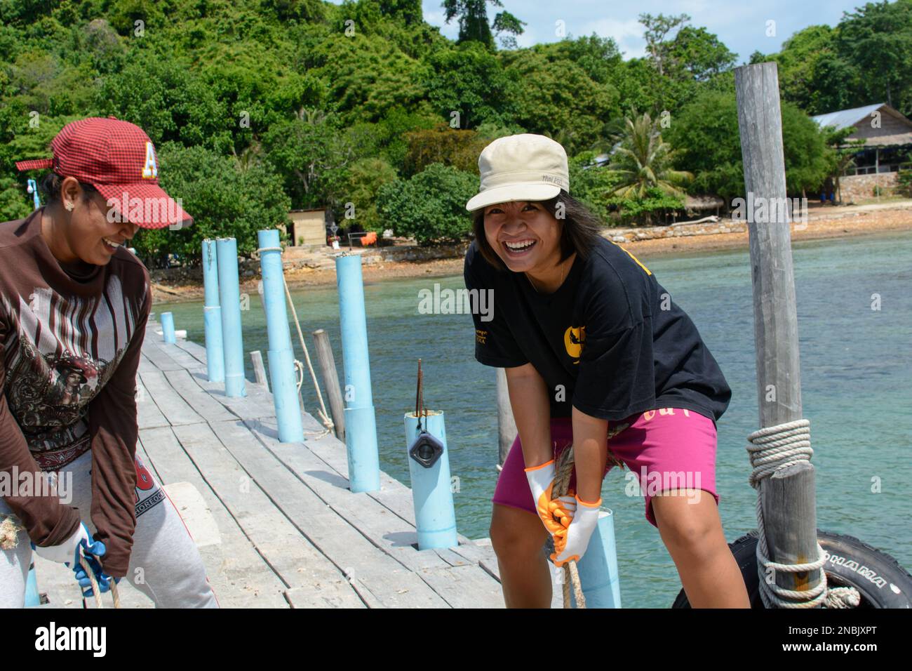 Marine biologists and volunteers at Marine Conservation Cambodia ...