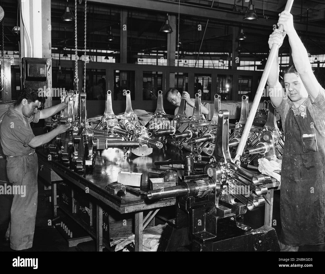 The assembly of connecting rods and crank shafts for 1,600 to 1,700 ...