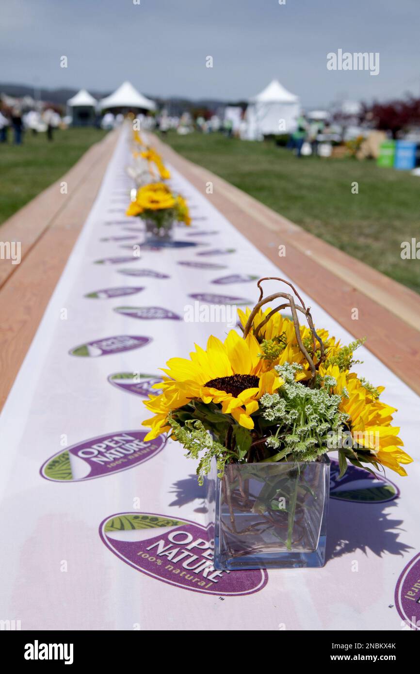 Centerpieces decorate the 305-foot picnic table at Safeway's Open ...