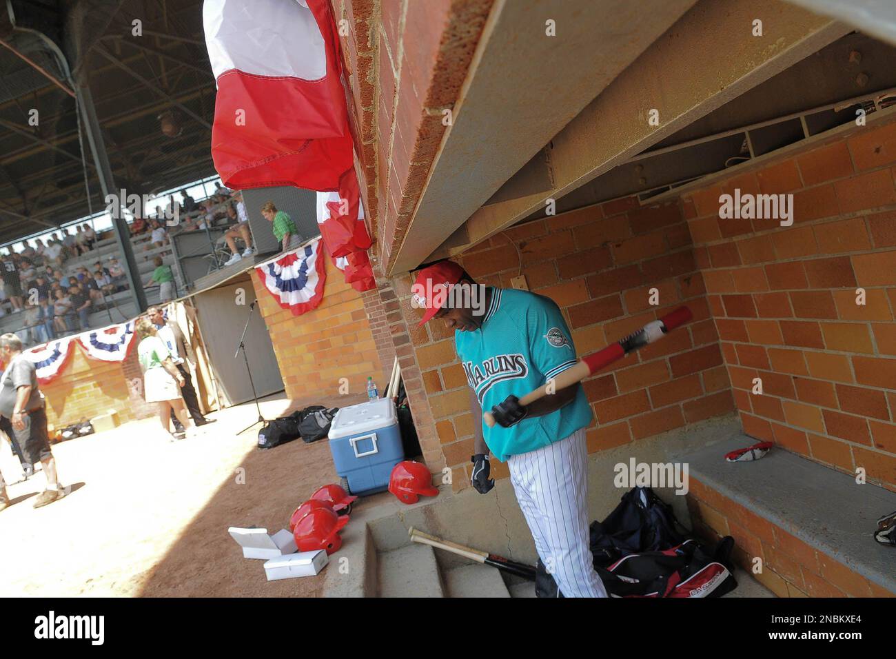 Former Florida Marlins and Montreal Expos player Andre Dawson awaits ...