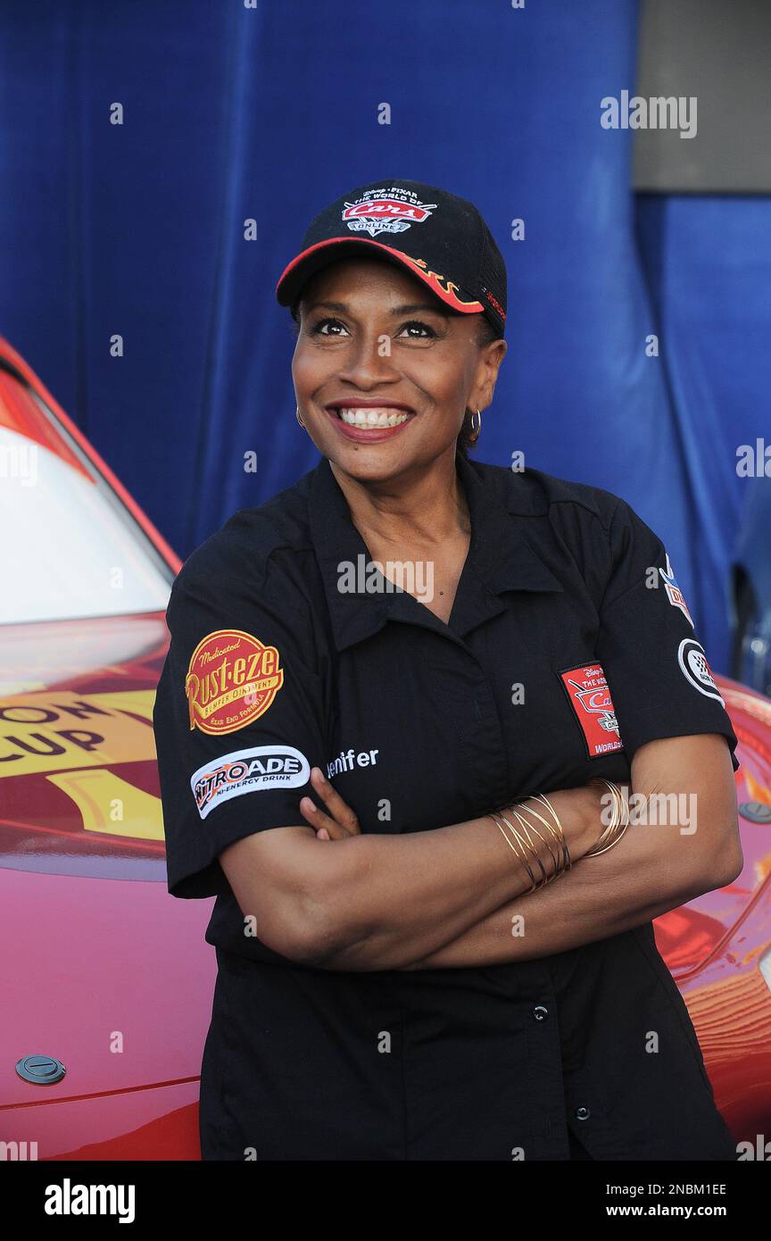 Jennifer Lewis arrives at the world premiere of "Cars 2" at El Capitan ...