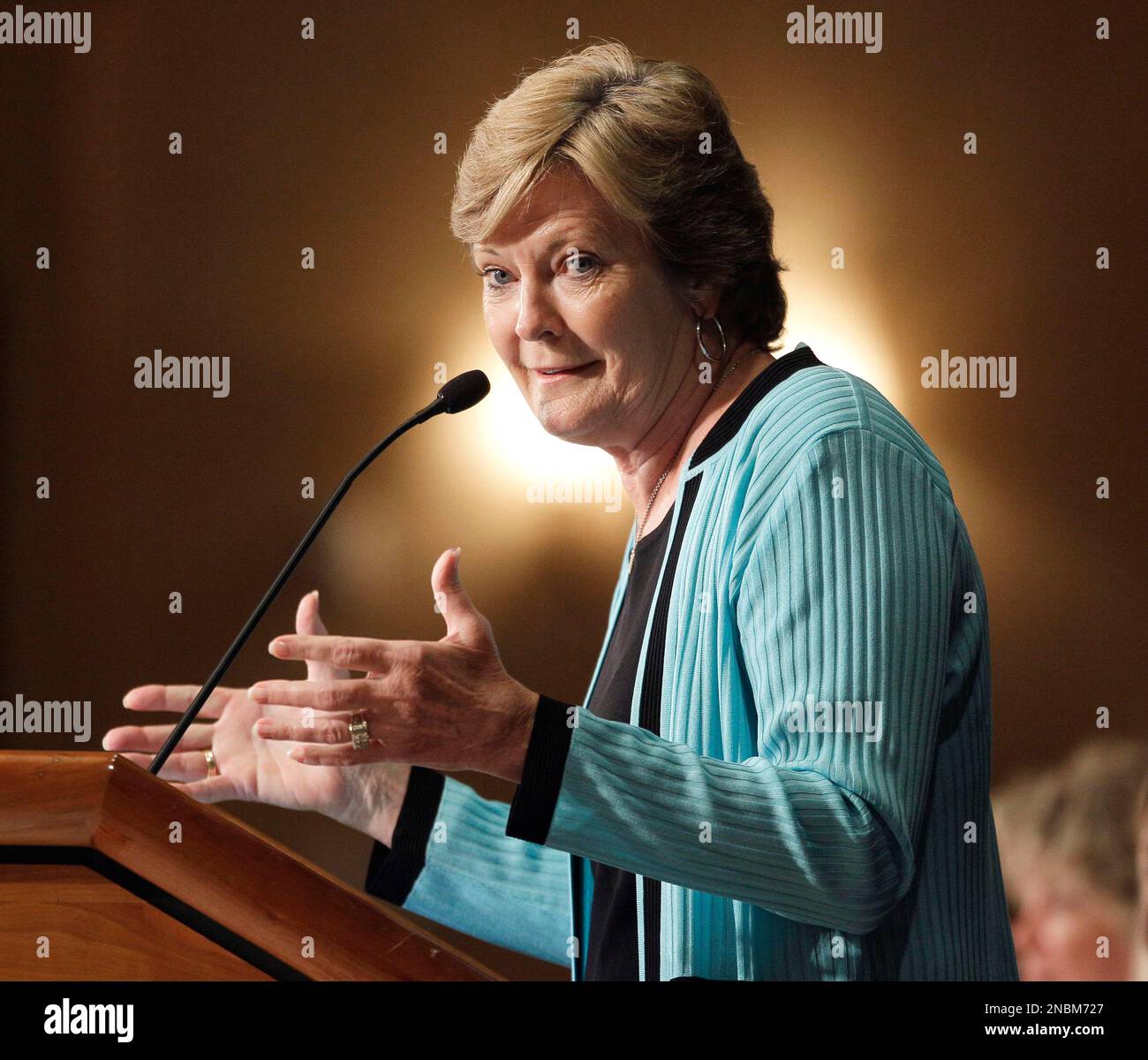 Tennessee women's basketball head coach Pat Summitt speaks as she is ...