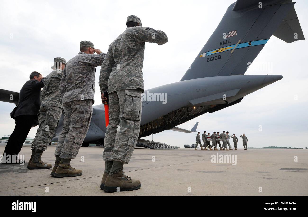An Army carry team moves a transfer case containing the remains of Pvt ...