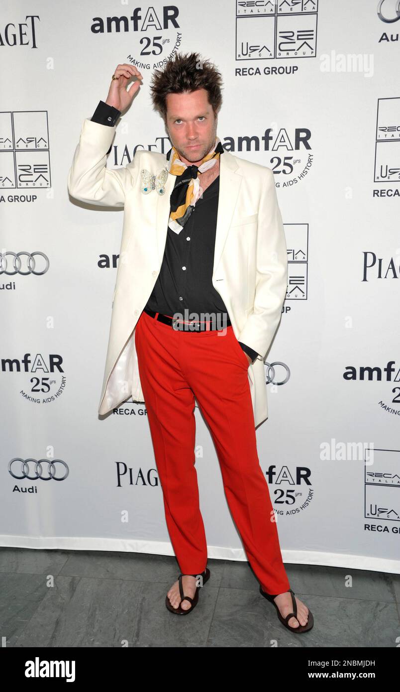 Singer Rufus Wainwright attends amfAR New York's "Inspiration Gala ...