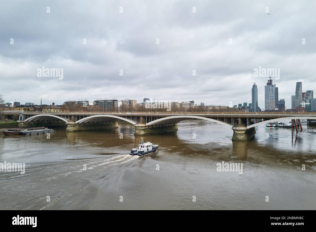 Grosvenor rail bridge over the river Thames at Nine Elms, London ...