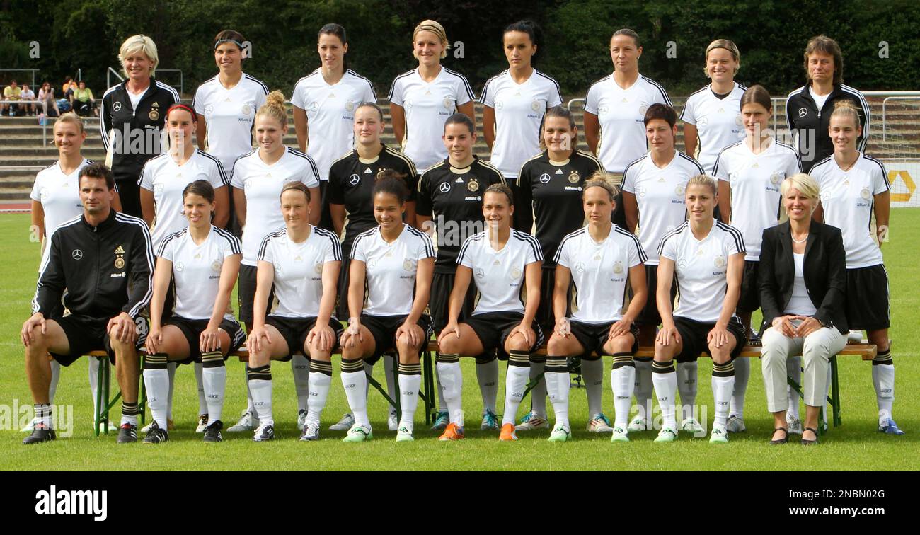 Women of German national soccer team pose for the official team photo ...