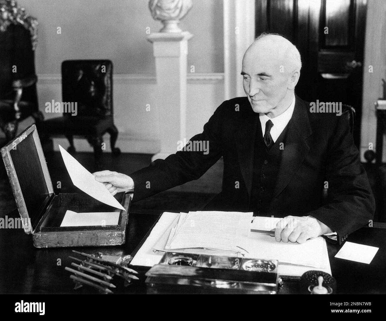 Sir john simon hi-res stock photography and images - Alamy