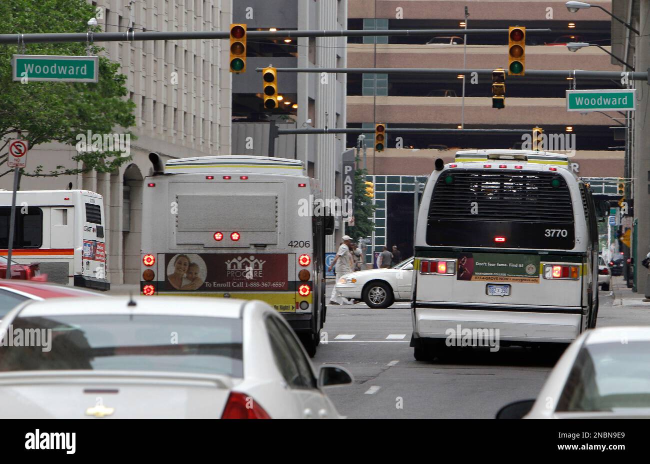 Traffic lights along Woodward Avenue are shown not working in downtown ...