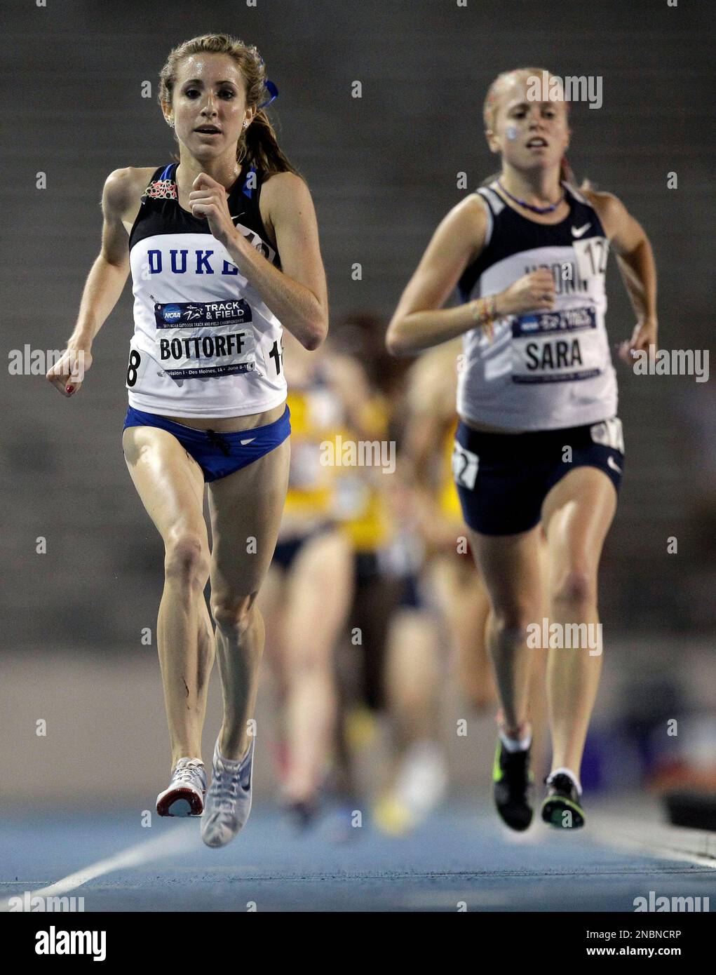 Duke's Juliet Bottorff passes Connecticut's Lauren Sara, right, during ...