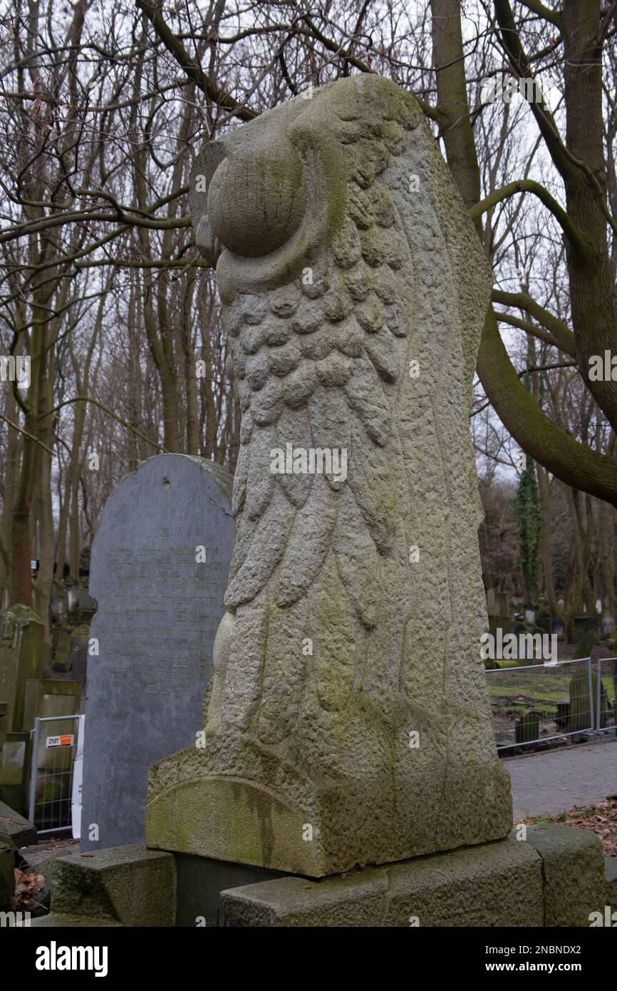 Jewish cemeteries hi-res stock photography and images - Alamy