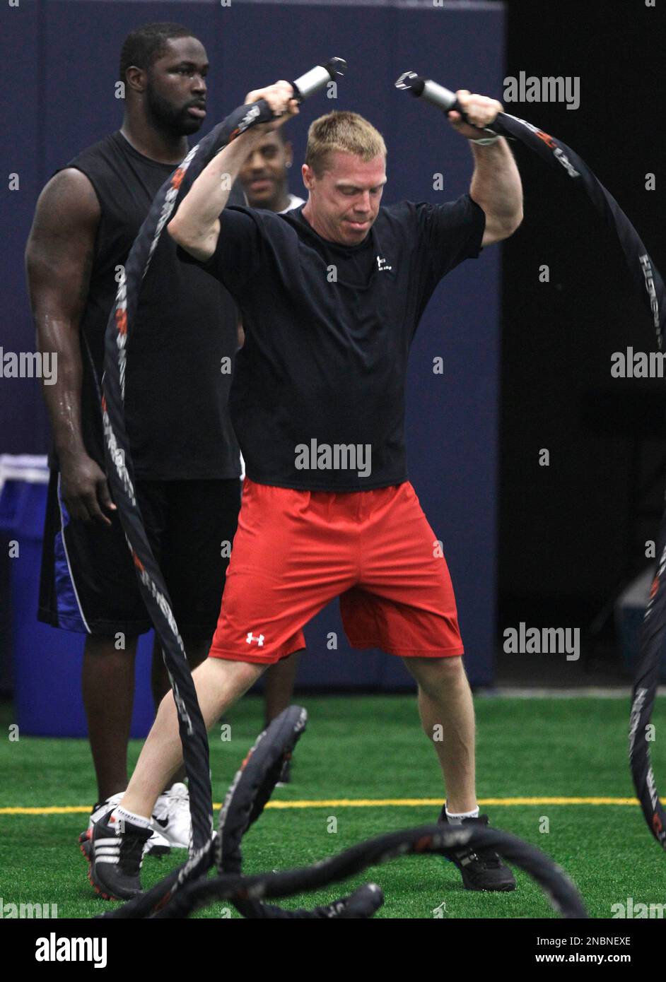 Detroit Red Wings forward Kris Draper works out with Detrioit Lions ...