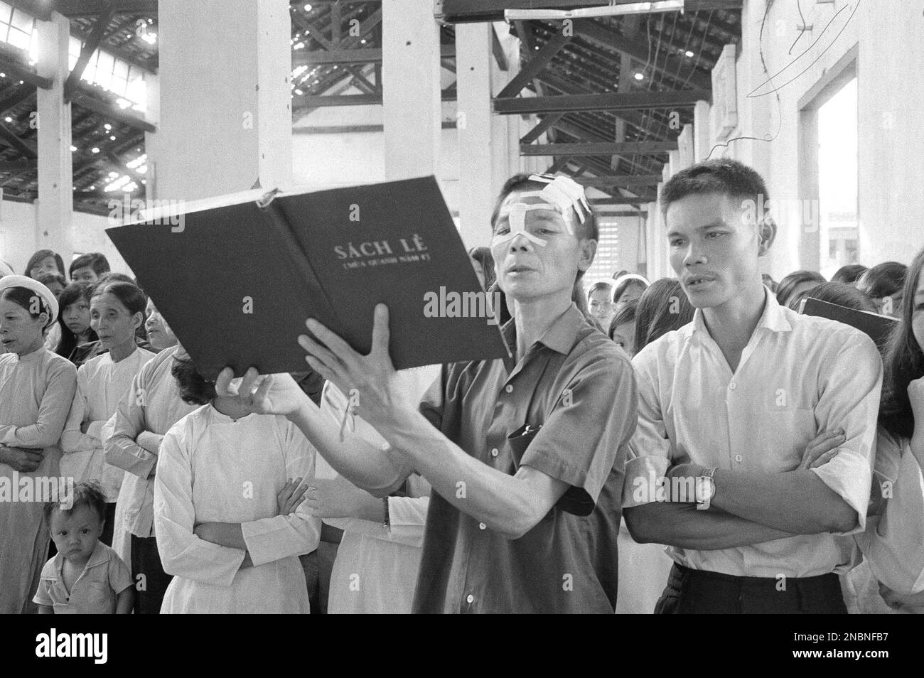An Loc survivors at mass wounded civilian who survied the Siege by ...