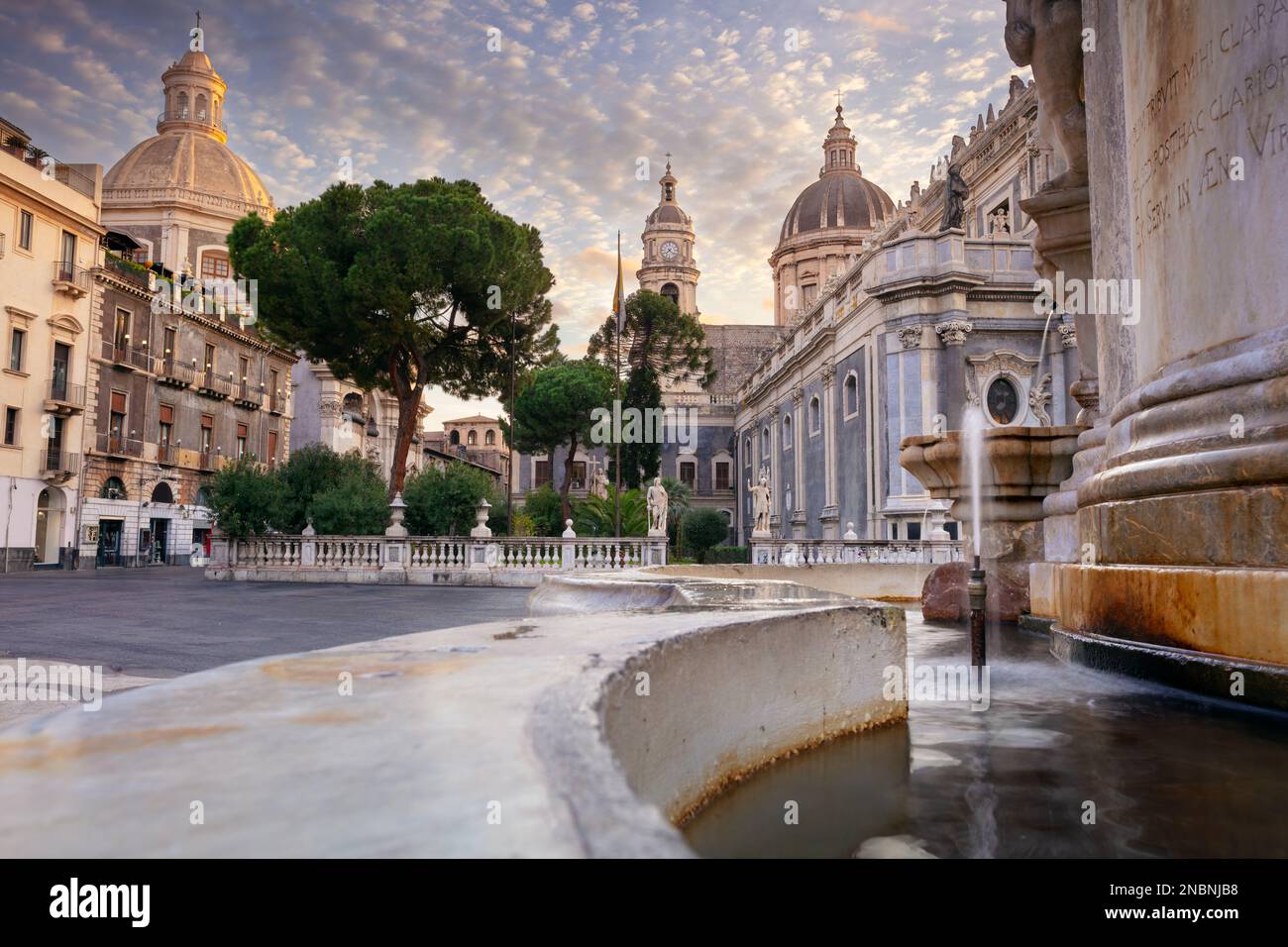 Historic downtown catania sicily hi-res stock photography and images ...
