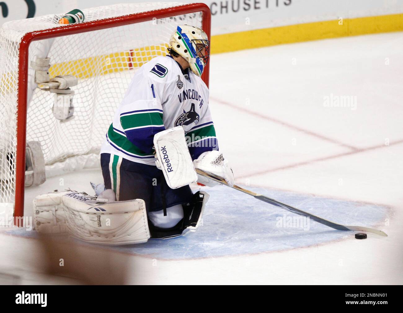 Vancouver Canucks goalie Roberto Luongo (1) flips the puck away after a ...