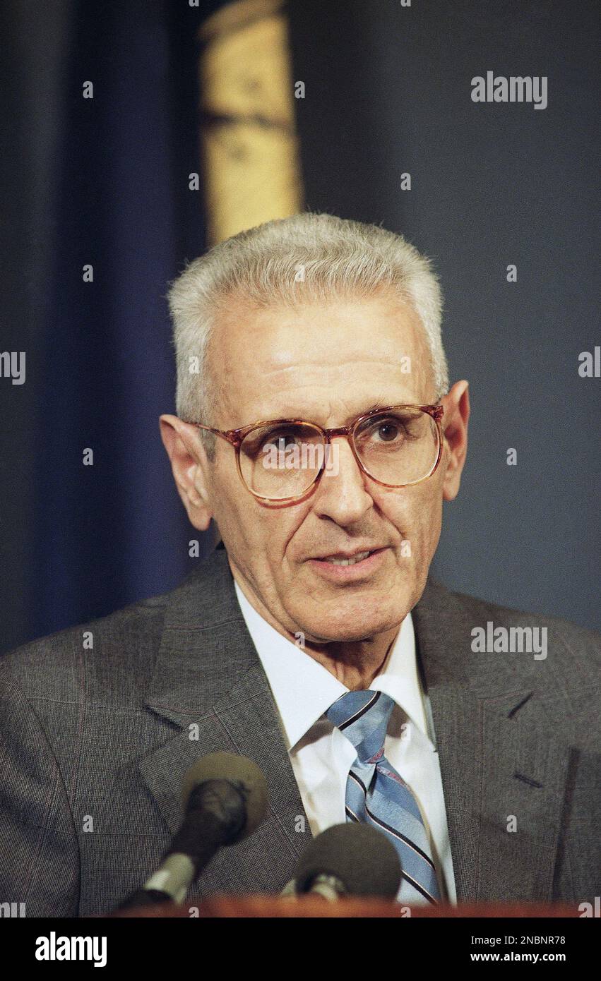 Dr. Jack Kevorkian, pathologist who developed the suicide machine ...