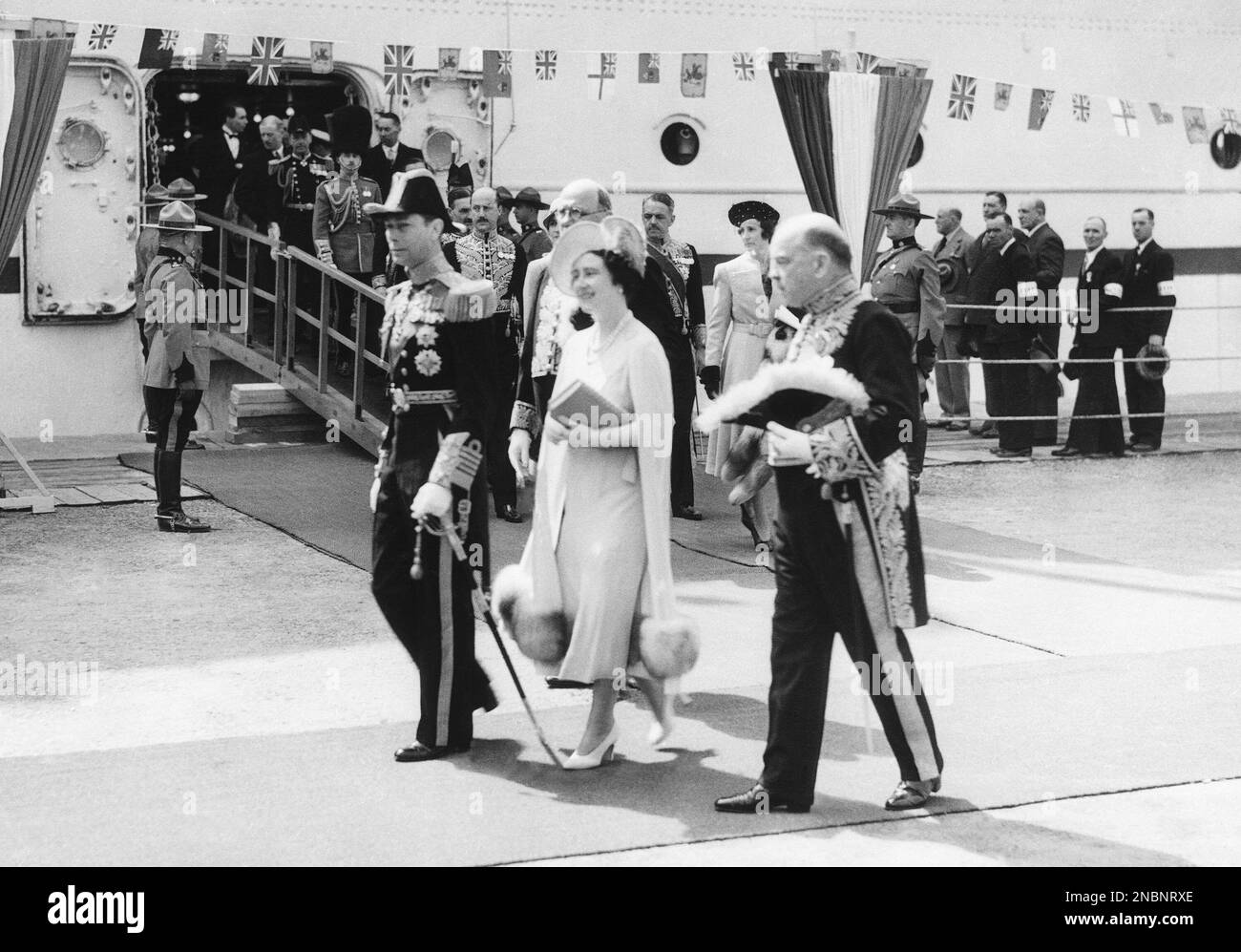 Britain's King George VI and Queen Elizabeth, with Mackenzie King, the ...
