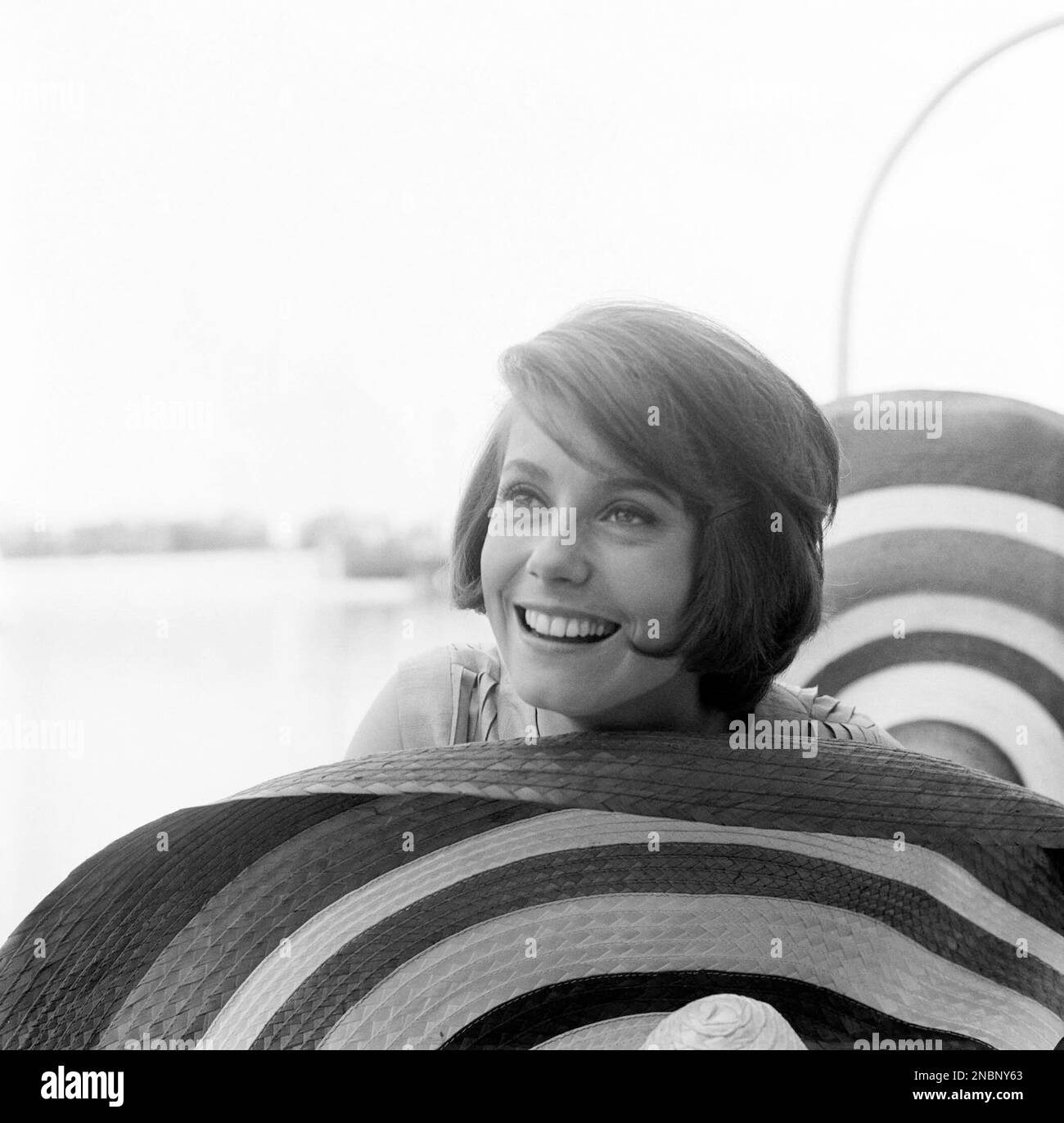 CATHERINE DENEUVE in A SLIGHTLY PREGNANT MAN (1973) -Original title: L ...