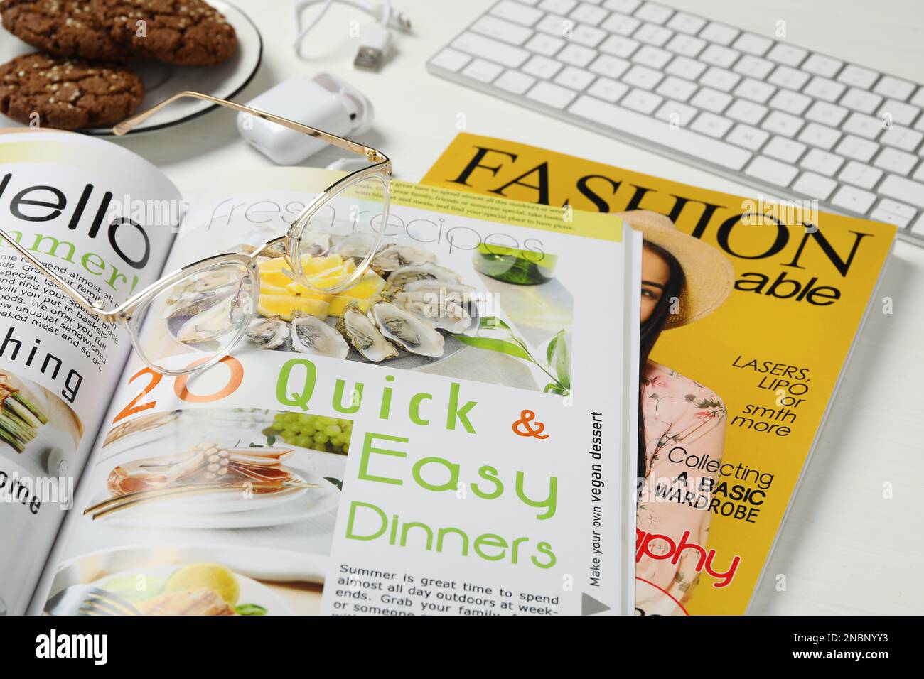Woman magazines table hi-res stock photography and images - Alamy