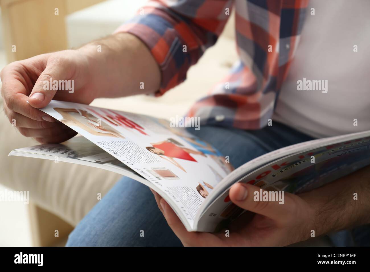 Fashion house paper magazine hi-res stock photography and images - Alamy
