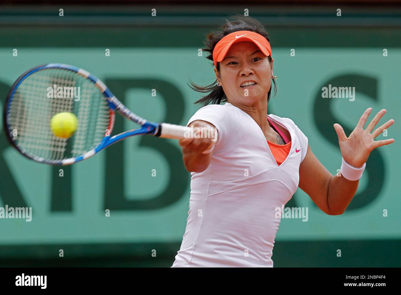 Li Na of China returns against Francesca Schiavone of Italy in the ...