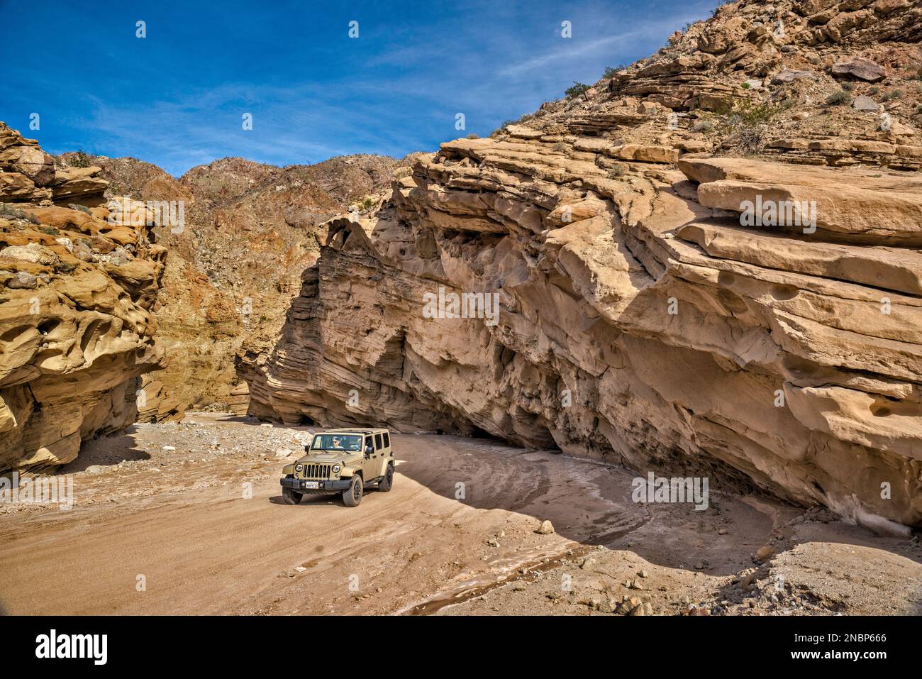 4WD vehicle in Split Mountain Gorge in Anza Borrego Desert State Park ...