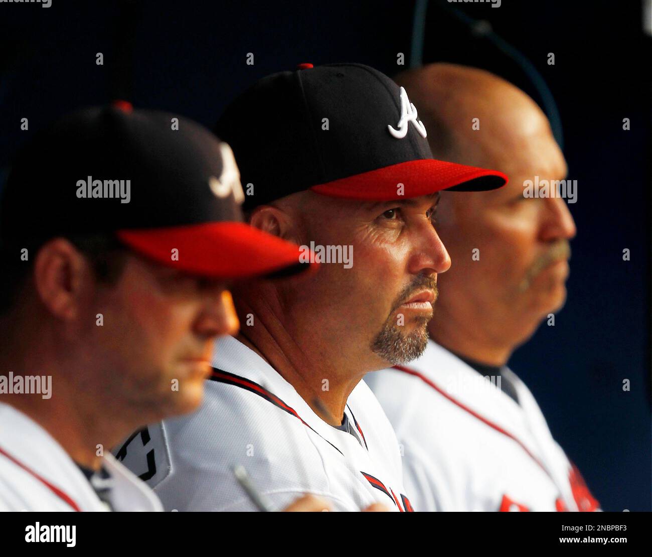 Atlanta Braves manager Fredi Gonzalez, center, sit with pitching coach ...