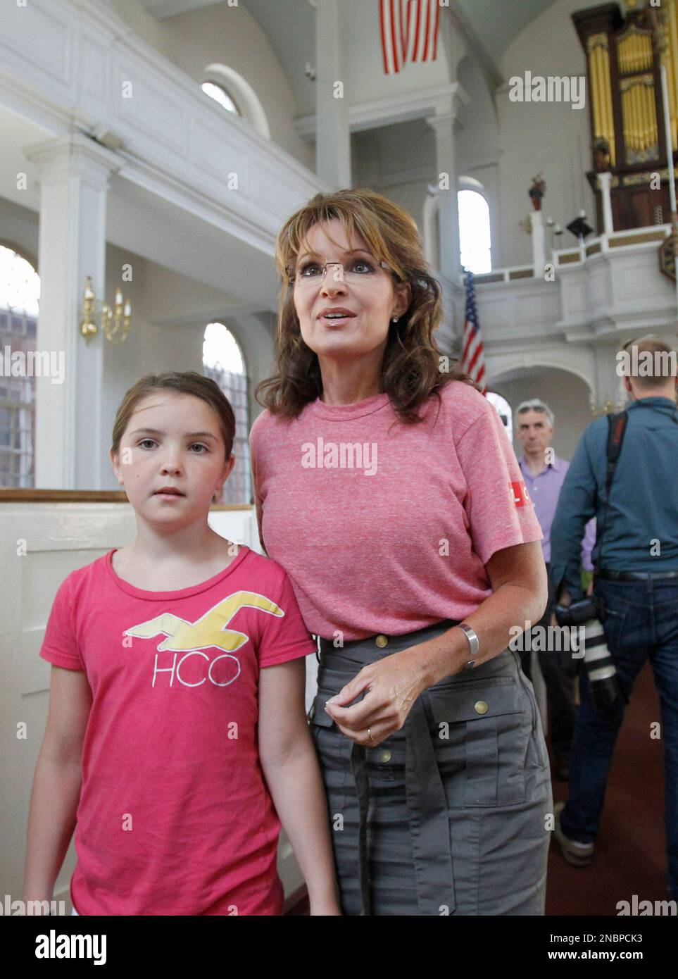 Former Alaska Gov. Sarah Palin and her youngest daughter Piper tour the ...