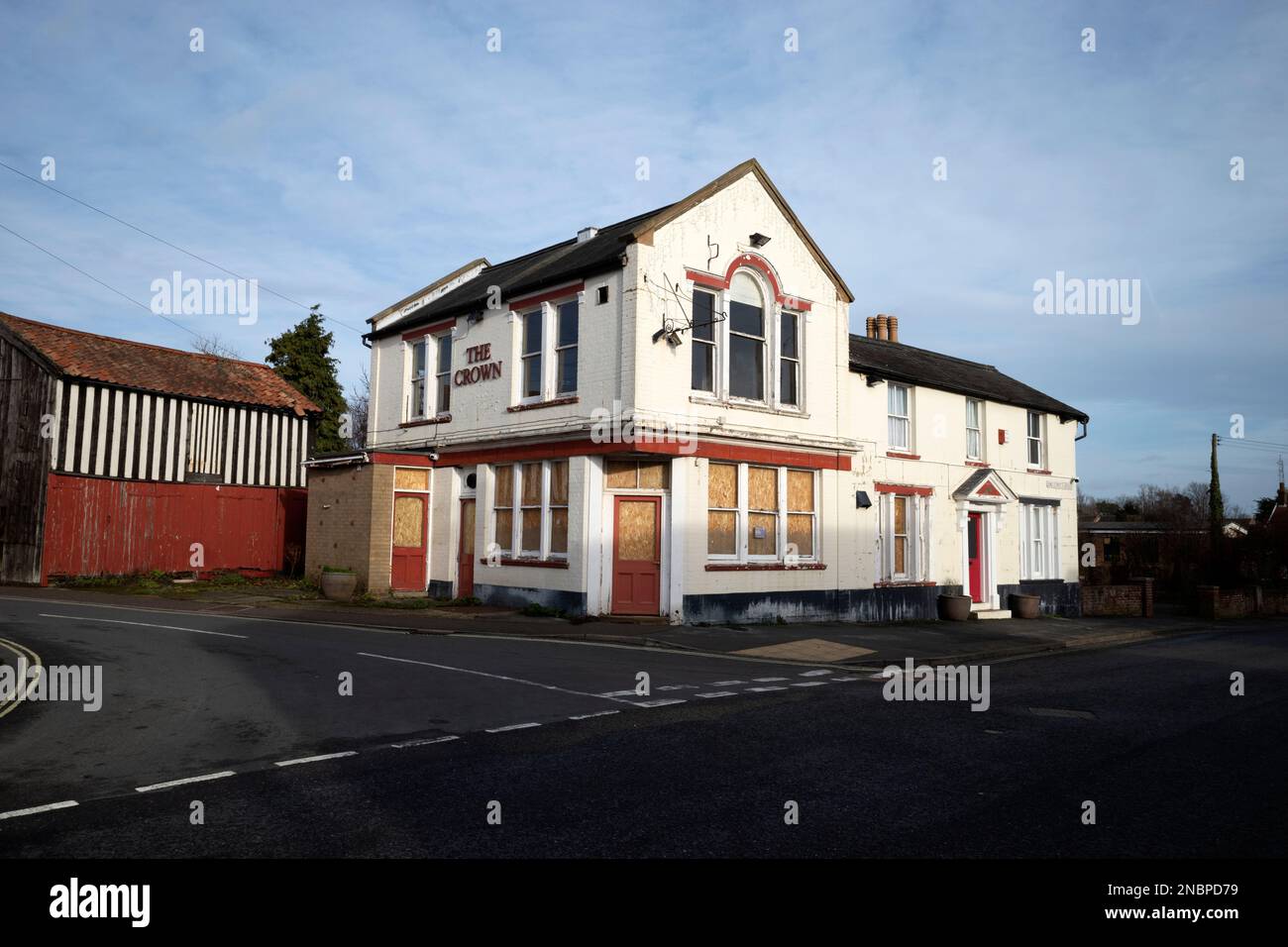 Closed down pub hi-res stock photography and images - Alamy