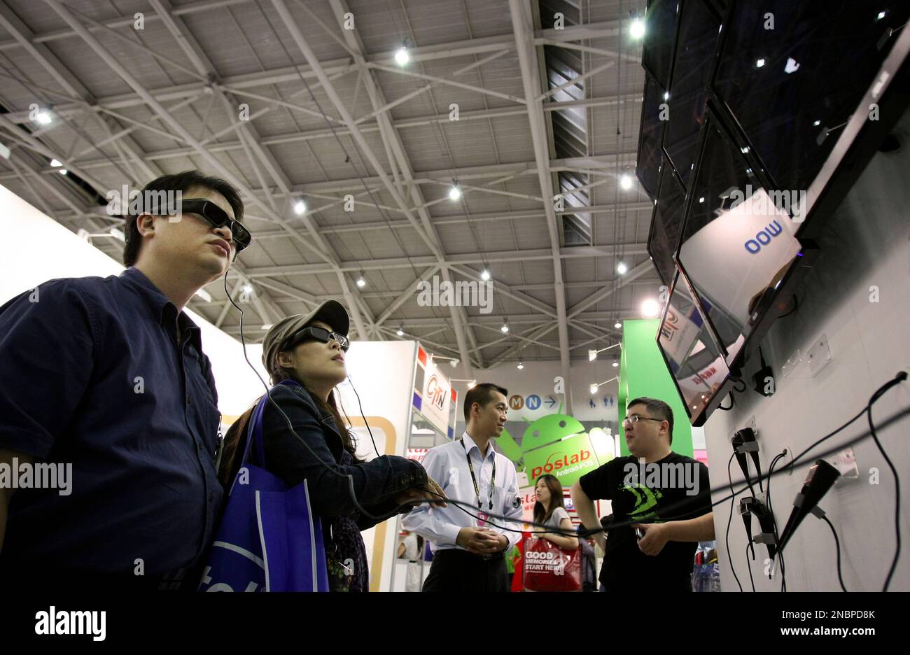 Visitors view 3D screens at the Computex computer expo in Taipei,Taiwan ...