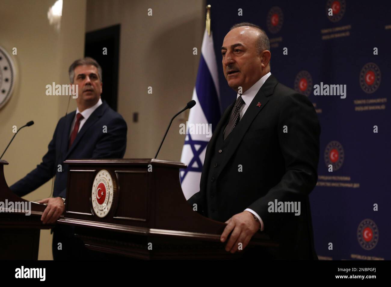 Turkey's Foreign Minister Mevlut Cavusoglu, right, and Israeli Foreign ...