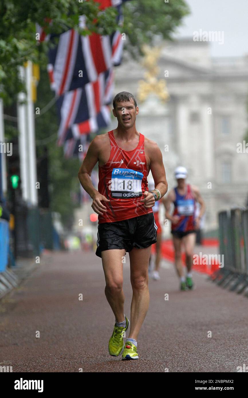 Backdropped by Buckingham Palace, US's John Nunn race along the Mall in ...