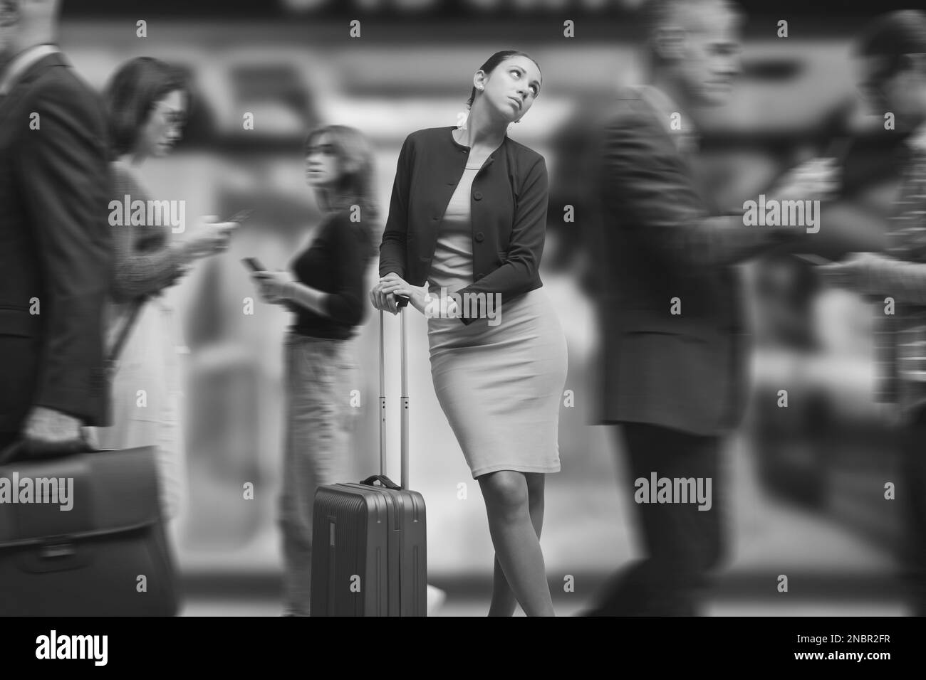 Young traveler woman waiting in the city street and crowd of people ...