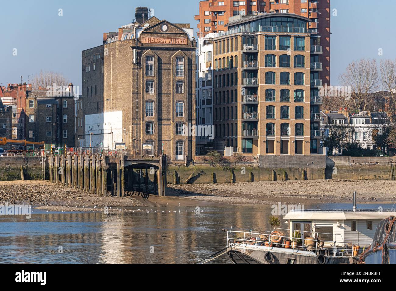 Chelsea Wharf, across the Thames from Battersea Stock Photo - Alamy