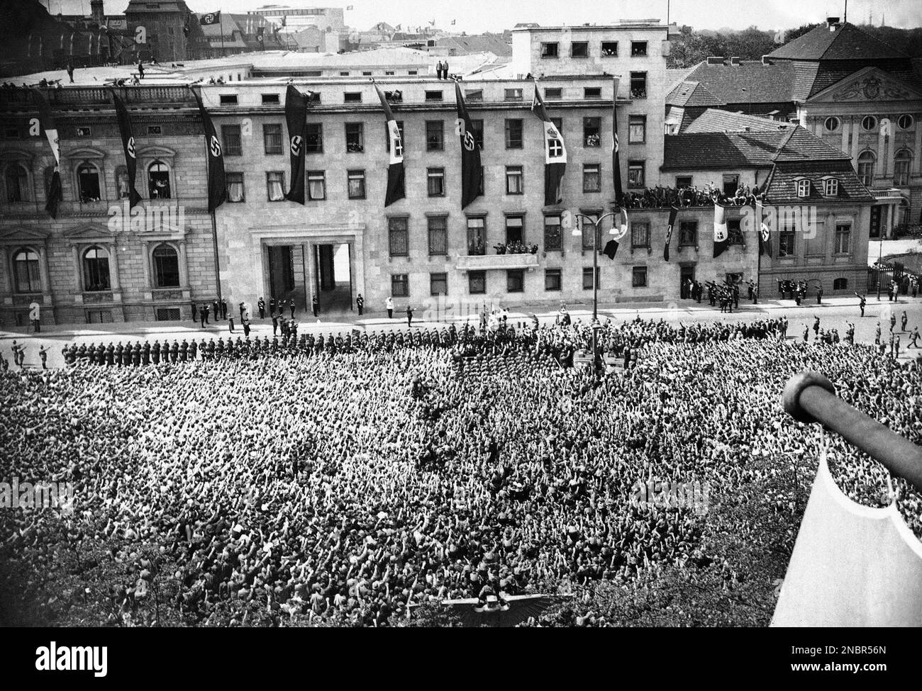 Huge crowd hails Hitler, Ciano and von Ribbentrop as they appear on a ...